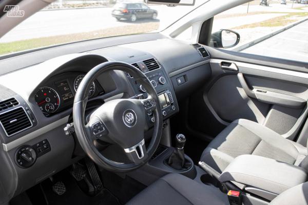 Grey Volkswagen Touran 2015 in Kaunas, with an engine capacity of 1.60 L and mileage of 210 thousand km for 7500 €, photo 7 on AUTOMOTO.COM.LV