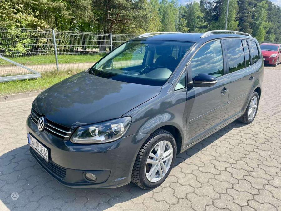Pelēks Volkswagen Touran 2015 Viļņa, ar dzinēja tilpumu 1.60 L un nobraukumu 164 tūkst. km par 6400 €, foto 1 vietnē AUTOMOTO.COM.LV