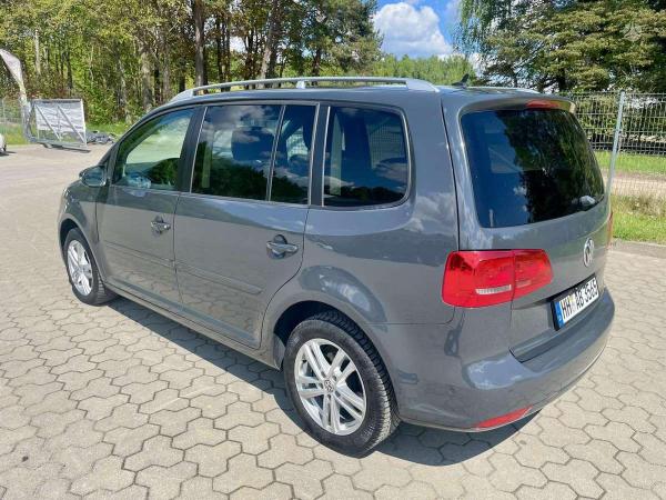 Pelēks Volkswagen Touran 2015 Viļņa, ar dzinēja tilpumu 1.60 L un nobraukumu 164 tūkst. km par 6400 €, foto 7 vietnē AUTOMOTO.COM.LV