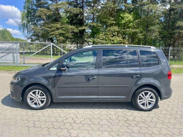 Pelēks Volkswagen Touran 2015 Viļņa, ar dzinēja tilpumu 1.60 L un nobraukumu 164 tūkst. km par 6400 €, foto 8 vietnē AUTOMOTO.COM.LV