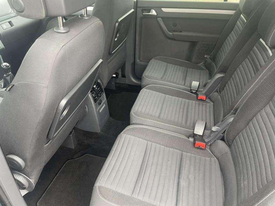 Pelēks Volkswagen Touran 2015 Viļņa, ar dzinēja tilpumu 1.60 L un nobraukumu 164 tūkst. km par 6400 €, foto 11 vietnē AUTOMOTO.COM.LV