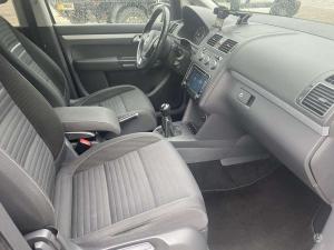 Pelēks Volkswagen Touran 2015 Viļņa, ar dzinēja tilpumu 1.60 L un nobraukumu 164 tūkst. km par 6400 €, foto 12 vietnē AUTOMOTO.COM.LV