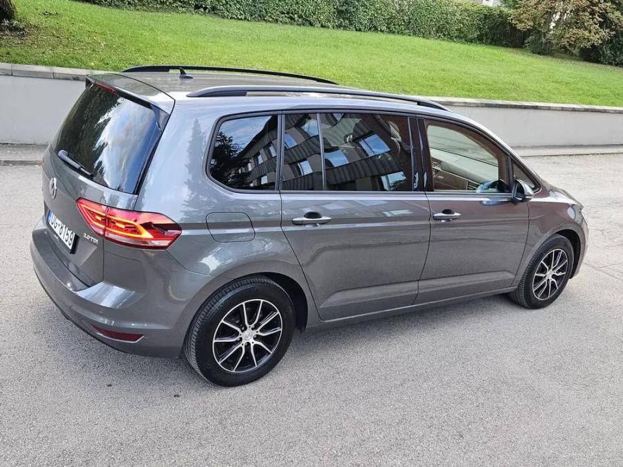 Pelēks Volkswagen Touran 2015 Jēkabpils, ar dzinēja tilpumu 2.00 L un nobraukumu 290 tūkst. km par 10490 €, foto 8 vietnē AUTOMOTO.COM.LV