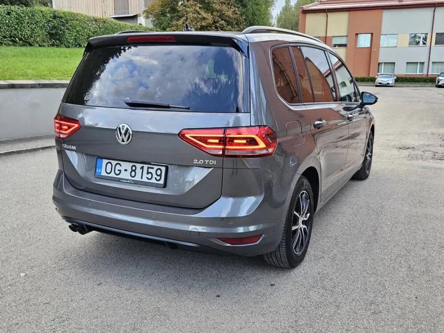 Pelēks Volkswagen Touran 2015 Jēkabpils, ar dzinēja tilpumu 2.00 L un nobraukumu 290 tūkst. km par 10490 €, foto 9 vietnē AUTOMOTO.COM.LV