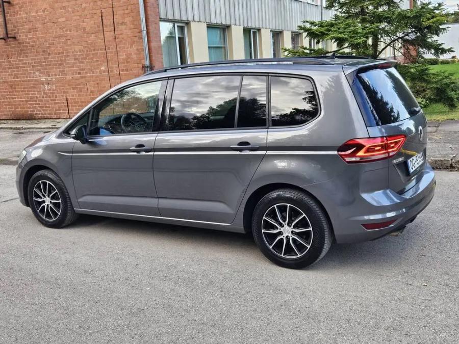 Pelēks Volkswagen Touran 2015 Jēkabpils, ar dzinēja tilpumu 2.00 L un nobraukumu 290 tūkst. km par 10490 €, foto 12 vietnē AUTOMOTO.COM.LV