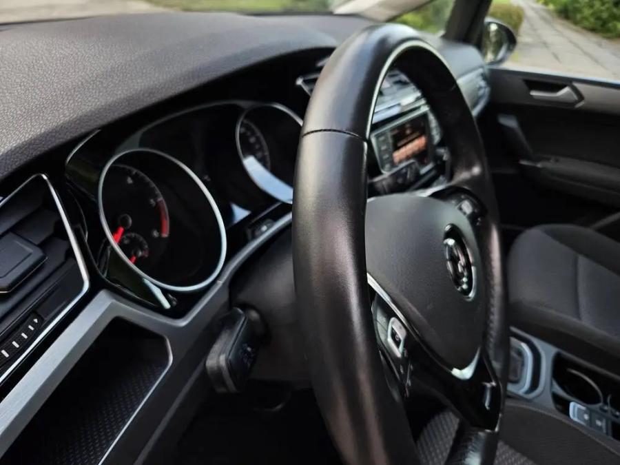 Pelēks Volkswagen Touran 2015 Jēkabpils, ar dzinēja tilpumu 2.00 L un nobraukumu 290 tūkst. km par 10490 €, foto 17 vietnē AUTOMOTO.COM.LV