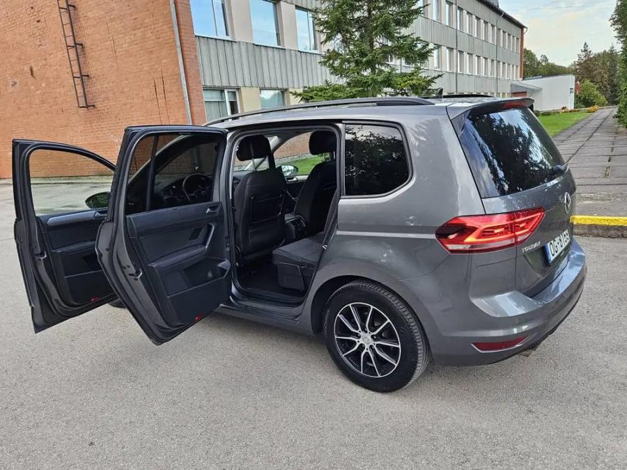 Pelēks Volkswagen Touran 2015 Jēkabpils, ar dzinēja tilpumu 2.00 L un nobraukumu 290 tūkst. km par 10490 €, foto 20 vietnē AUTOMOTO.COM.LV