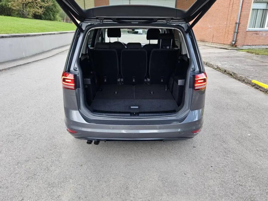 Pelēks Volkswagen Touran 2015 Jēkabpils, ar dzinēja tilpumu 2.00 L un nobraukumu 290 tūkst. km par 10490 €, foto 21 vietnē AUTOMOTO.COM.LV