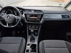 Pelēks Volkswagen Touran 2015 Jēkabpils, ar dzinēja tilpumu 2.00 L un nobraukumu 290 tūkst. km par 10490 €, foto 22 vietnē AUTOMOTO.COM.LV