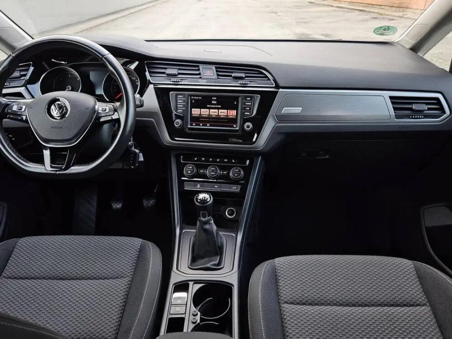 Pelēks Volkswagen Touran 2015 Jēkabpils, ar dzinēja tilpumu 2.00 L un nobraukumu 290 tūkst. km par 10490 €, foto 22 vietnē AUTOMOTO.COM.LV