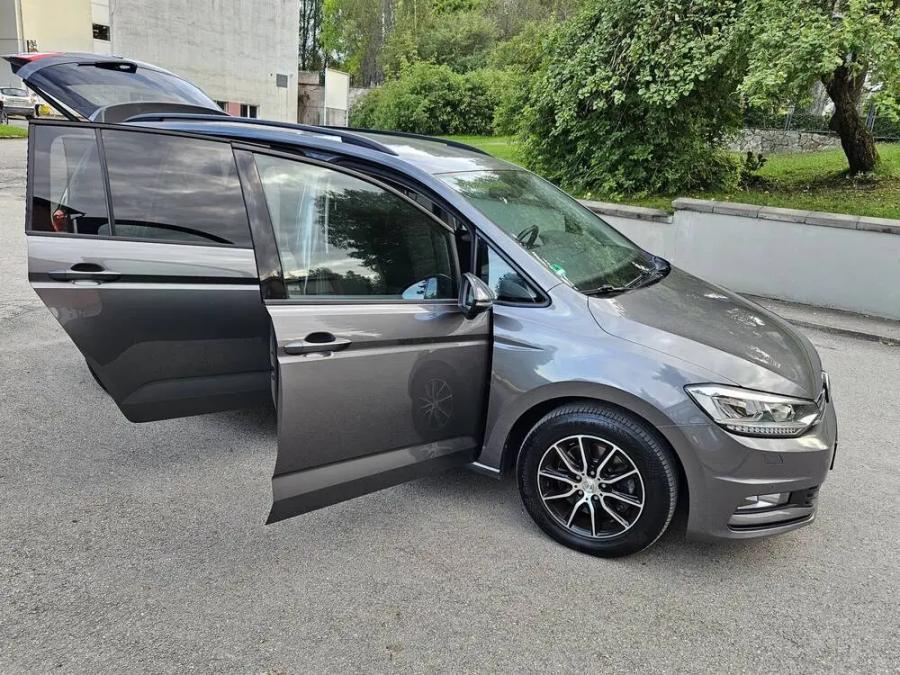 Pelēks Volkswagen Touran 2015 Jēkabpils, ar dzinēja tilpumu 2.00 L un nobraukumu 290 tūkst. km par 10490 €, foto 26 vietnē AUTOMOTO.COM.LV