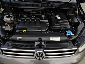 Pelēks Volkswagen Touran 2015 Jēkabpils, ar dzinēja tilpumu 2.00 L un nobraukumu 290 tūkst. km par 10490 €, foto 28 vietnē AUTOMOTO.COM.LV