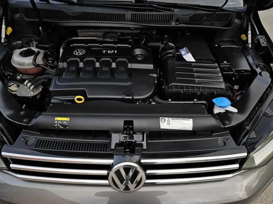 Pelēks Volkswagen Touran 2015 Jēkabpils, ar dzinēja tilpumu 2.00 L un nobraukumu 290 tūkst. km par 10490 €, foto 28 vietnē AUTOMOTO.COM.LV