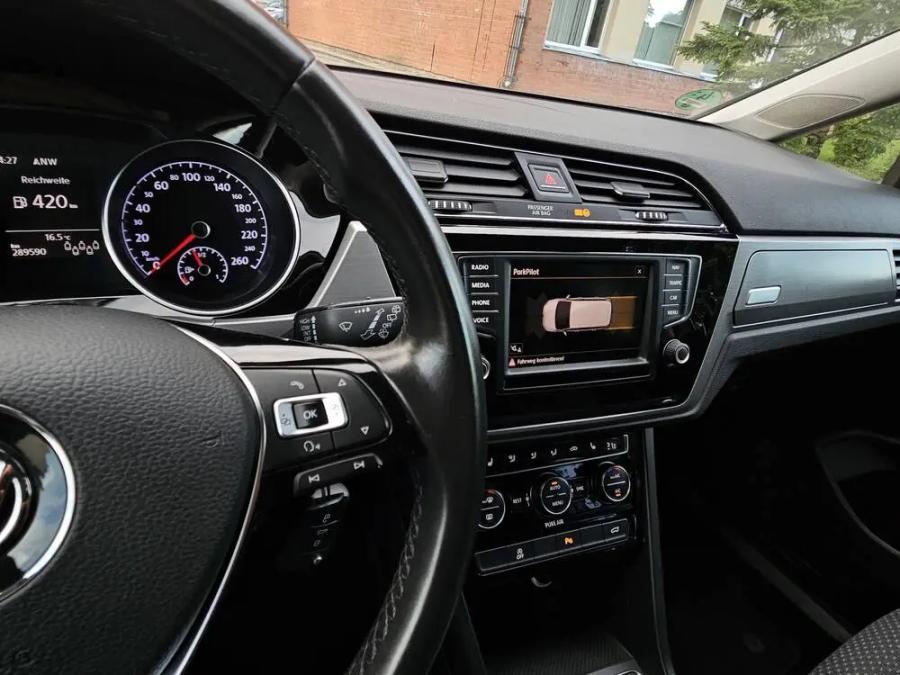 Pelēks Volkswagen Touran 2015 Jēkabpils, ar dzinēja tilpumu 2.00 L un nobraukumu 290 tūkst. km par 10490 €, foto 29 vietnē AUTOMOTO.COM.LV