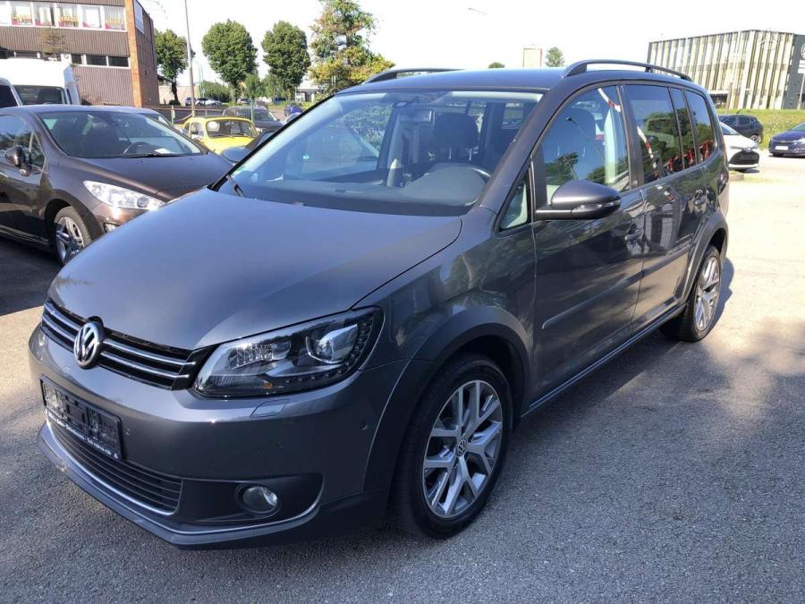 Pelēks Volkswagen Touran 2015 Klaipėda, ar dzinēja tilpumu 1.97 L un nobraukumu 246 tūkst. km par 8800 €, foto 3 vietnē AUTOMOTO.COM.LV