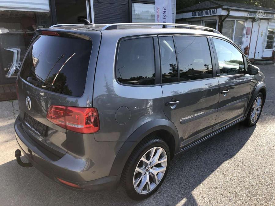 Pelēks Volkswagen Touran 2015 Klaipėda, ar dzinēja tilpumu 1.97 L un nobraukumu 246 tūkst. km par 8800 €, foto 6 vietnē AUTOMOTO.COM.LV