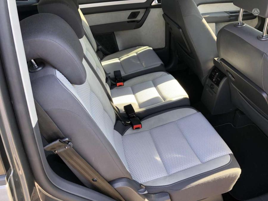 Pelēks Volkswagen Touran 2015 Klaipėda, ar dzinēja tilpumu 1.97 L un nobraukumu 246 tūkst. km par 8800 €, foto 9 vietnē AUTOMOTO.COM.LV