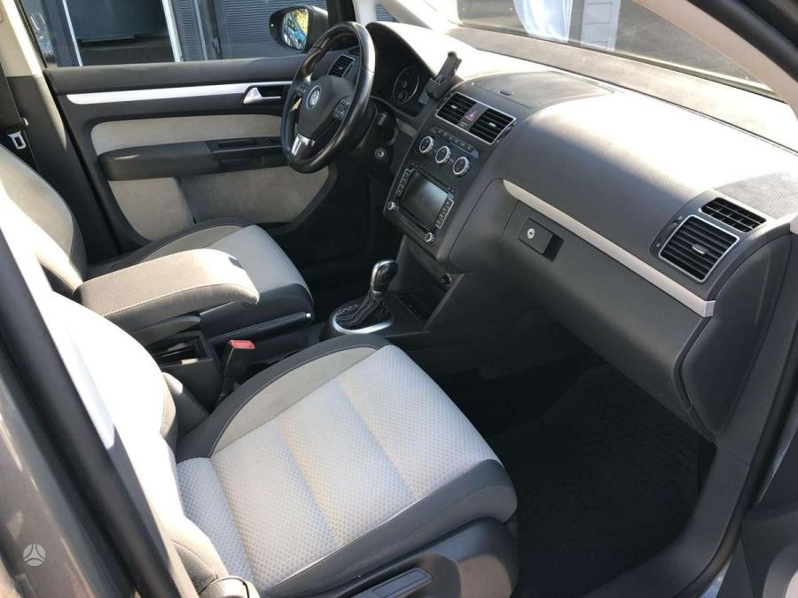 Pelēks Volkswagen Touran 2015 Klaipėda, ar dzinēja tilpumu 1.97 L un nobraukumu 246 tūkst. km par 8800 €, foto 10 vietnē AUTOMOTO.COM.LV