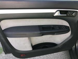 Pelēks Volkswagen Touran 2015 Klaipėda, ar dzinēja tilpumu 1.97 L un nobraukumu 246 tūkst. km par 8800 €, foto 12 vietnē AUTOMOTO.COM.LV