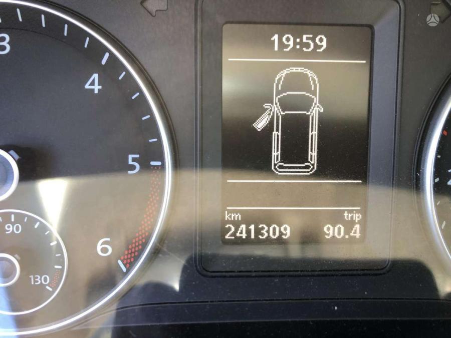 Pelēks Volkswagen Touran 2015 Klaipėda, ar dzinēja tilpumu 1.97 L un nobraukumu 246 tūkst. km par 8800 €, foto 15 vietnē AUTOMOTO.COM.LV