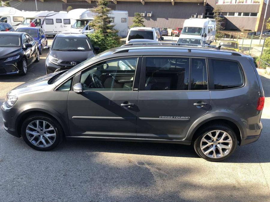 Pelēks Volkswagen Touran 2015 Klaipėda, ar dzinēja tilpumu 1.97 L un nobraukumu 246 tūkst. km par 8800 €, foto 23 vietnē AUTOMOTO.COM.LV