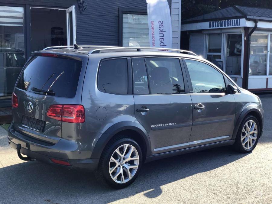 Pelēks Volkswagen Touran 2015 Klaipėda, ar dzinēja tilpumu 1.97 L un nobraukumu 246 tūkst. km par 8800 €, foto 24 vietnē AUTOMOTO.COM.LV