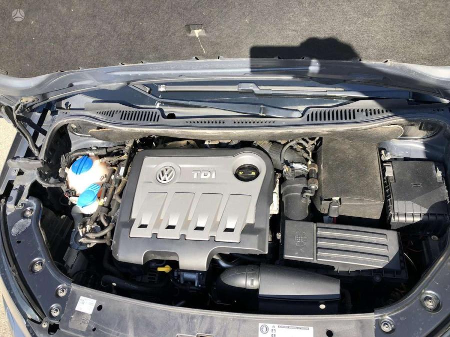 Pelēks Volkswagen Touran 2015 Klaipėda, ar dzinēja tilpumu 1.97 L un nobraukumu 246 tūkst. km par 8800 €, foto 25 vietnē AUTOMOTO.COM.LV
