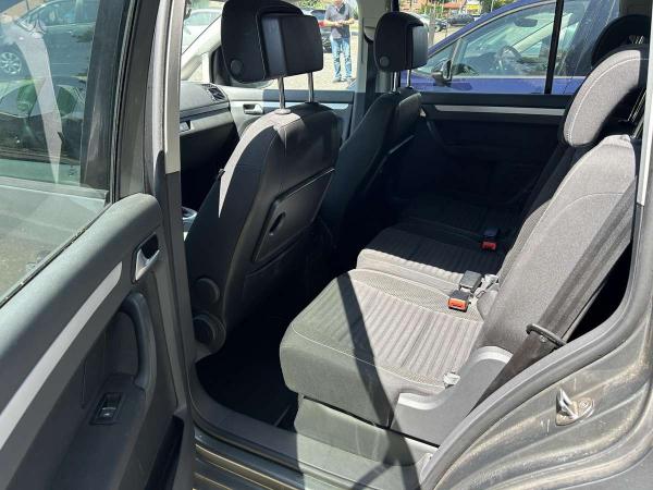 Grey Volkswagen Touran 2015 in Kaunas, with an engine capacity of 1.97 L and mileage of 245 thousand km for 5250 €, photo 9 on AUTOMOTO.COM.LV
