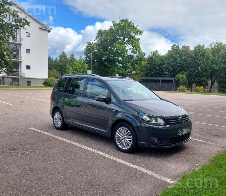 Pelēks Volkswagen Touran 2015 Jelgava, ar dzinēja tilpumu 2.00 L un nobraukumu 259 tūkst. km par 9800 €, foto 3 vietnē AUTOMOTO.COM.LV