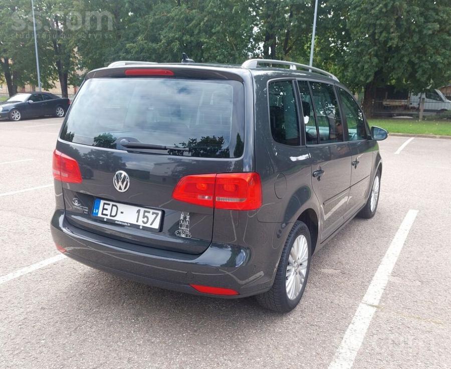 Pelēks Volkswagen Touran 2015 Jelgava, ar dzinēja tilpumu 2.00 L un nobraukumu 259 tūkst. km par 9800 €, foto 5 vietnē AUTOMOTO.COM.LV