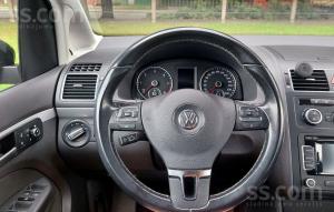 Pelēks Volkswagen Touran 2015 Jelgava, ar dzinēja tilpumu 2.00 L un nobraukumu 259 tūkst. km par 9800 €, foto 6 vietnē AUTOMOTO.COM.LV