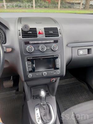 Pelēks Volkswagen Touran 2015 Jelgava, ar dzinēja tilpumu 2.00 L un nobraukumu 259 tūkst. km par 9800 €, foto 8 vietnē AUTOMOTO.COM.LV