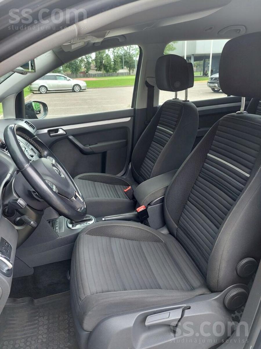 Pelēks Volkswagen Touran 2015 Jelgava, ar dzinēja tilpumu 2.00 L un nobraukumu 259 tūkst. km par 9800 €, foto 9 vietnē AUTOMOTO.COM.LV