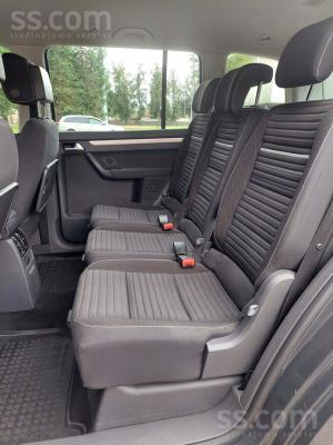Pelēks Volkswagen Touran 2015 Jelgava, ar dzinēja tilpumu 2.00 L un nobraukumu 259 tūkst. km par 9800 €, foto 10 vietnē AUTOMOTO.COM.LV