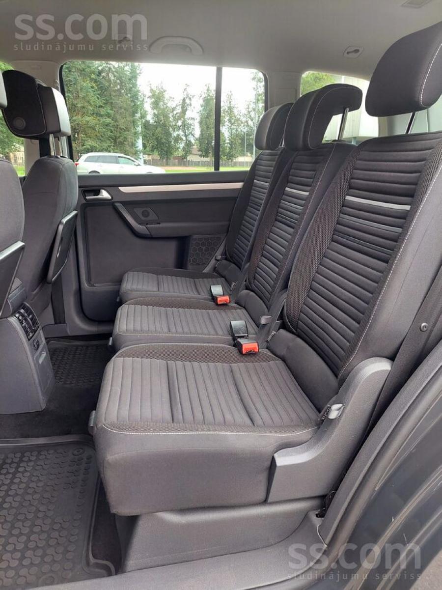 Pelēks Volkswagen Touran 2015 Jelgava, ar dzinēja tilpumu 2.00 L un nobraukumu 259 tūkst. km par 9800 €, foto 10 vietnē AUTOMOTO.COM.LV