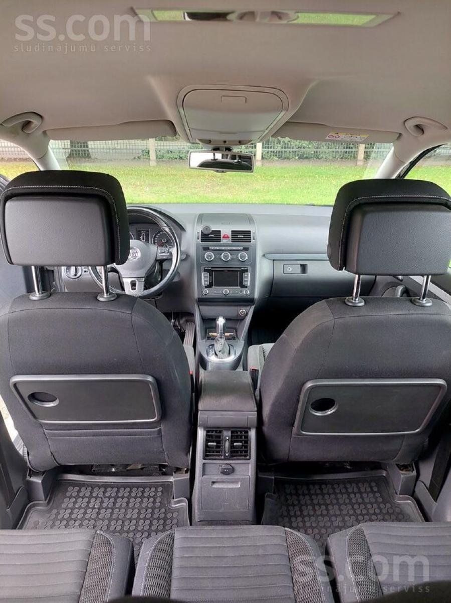 Pelēks Volkswagen Touran 2015 Jelgava, ar dzinēja tilpumu 2.00 L un nobraukumu 259 tūkst. km par 9800 €, foto 11 vietnē AUTOMOTO.COM.LV