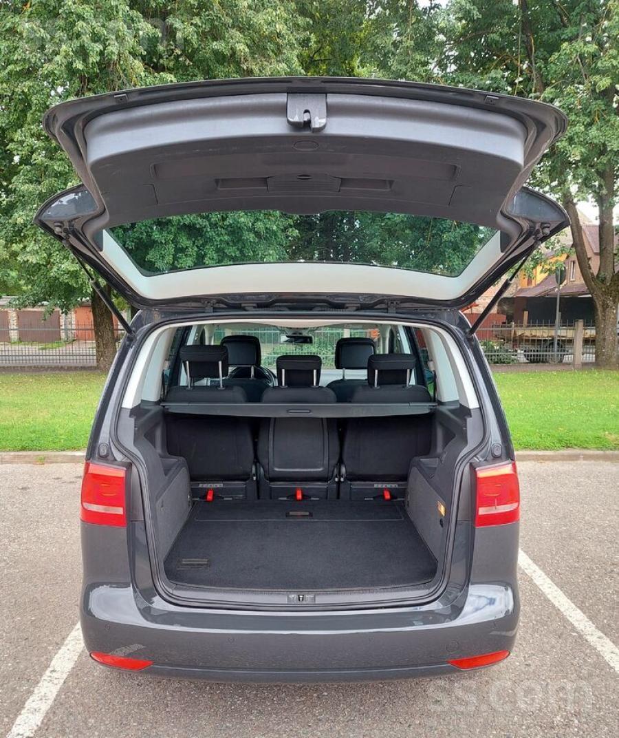 Pelēks Volkswagen Touran 2015 Jelgava, ar dzinēja tilpumu 2.00 L un nobraukumu 259 tūkst. km par 9800 €, foto 12 vietnē AUTOMOTO.COM.LV