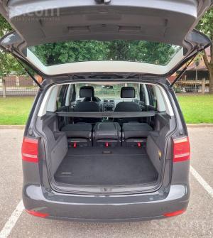 Pelēks Volkswagen Touran 2015 Jelgava, ar dzinēja tilpumu 2.00 L un nobraukumu 259 tūkst. km par 9800 €, foto 13 vietnē AUTOMOTO.COM.LV