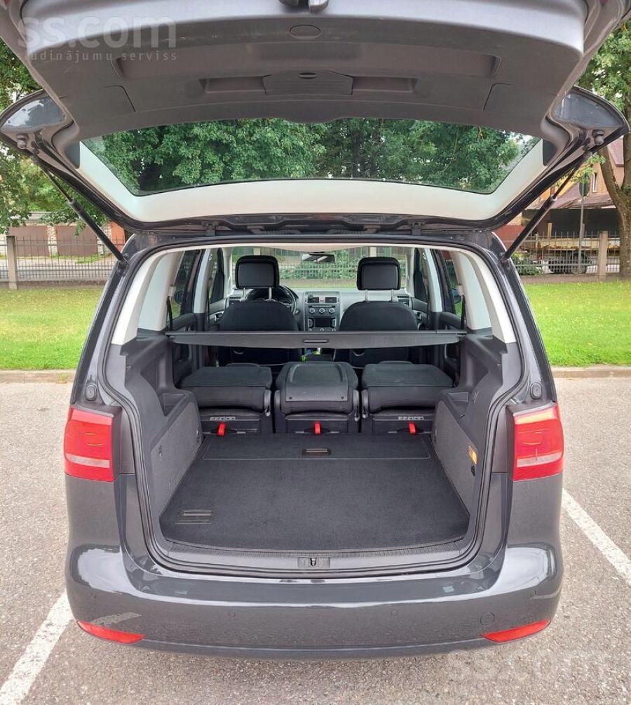 Pelēks Volkswagen Touran 2015 Jelgava, ar dzinēja tilpumu 2.00 L un nobraukumu 259 tūkst. km par 9800 €, foto 13 vietnē AUTOMOTO.COM.LV