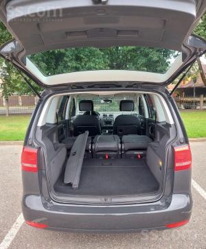 Pelēks Volkswagen Touran 2015 Jelgava, ar dzinēja tilpumu 2.00 L un nobraukumu 259 tūkst. km par 9800 €, foto 14 vietnē AUTOMOTO.COM.LV