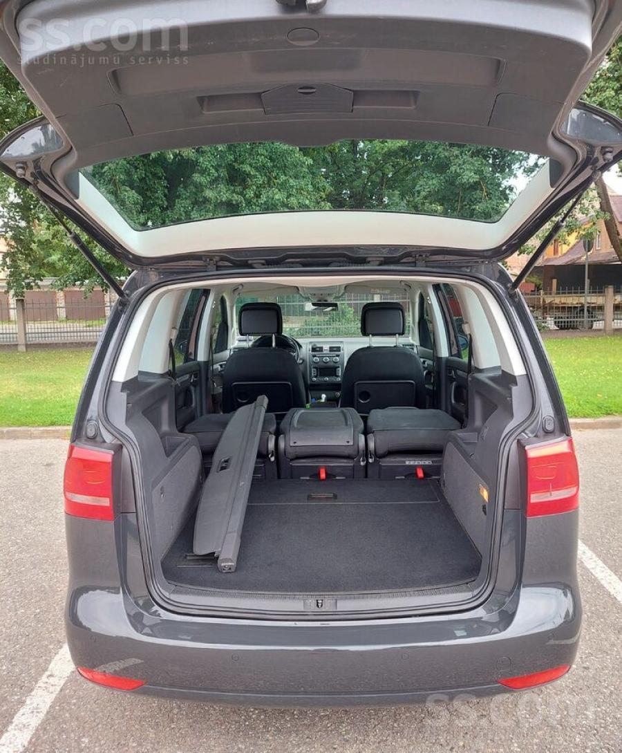 Pelēks Volkswagen Touran 2015 Jelgava, ar dzinēja tilpumu 2.00 L un nobraukumu 259 tūkst. km par 9800 €, foto 14 vietnē AUTOMOTO.COM.LV