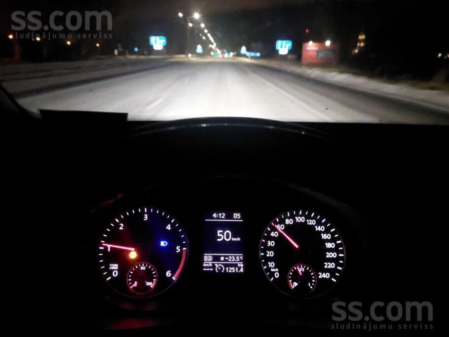 Pelēks Volkswagen Touran 2015 Jelgava, ar dzinēja tilpumu 2.00 L un nobraukumu 259 tūkst. km par 9800 €, foto 15 vietnē AUTOMOTO.COM.LV