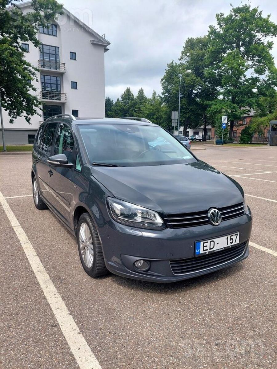 Pelēks Volkswagen Touran 2015 Jelgava, ar dzinēja tilpumu 2.00 L un nobraukumu 259 tūkst. km par 9800 €, foto 16 vietnē AUTOMOTO.COM.LV