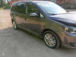 Grey Volkswagen Touran 2015 in Ukmerge, with an engine capacity of 2.00 L and mileage of 294 thousand km for 2500 €, photo 3 on AUTOMOTO.COM.LV