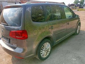 Grey Volkswagen Touran 2015 in Ukmerge, with an engine capacity of 2.00 L and mileage of 294 thousand km for 2500 €, photo 4 on AUTOMOTO.COM.LV