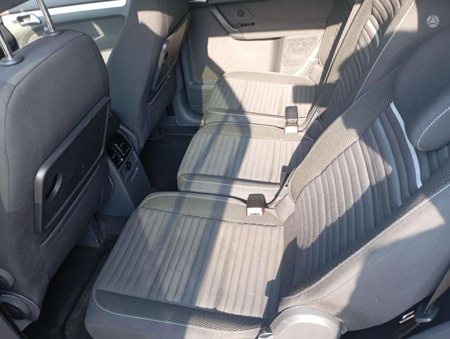 Grey Volkswagen Touran 2015 in Ukmerge, with an engine capacity of 2.00 L and mileage of 294 thousand km for 2500 €, photo 7 on AUTOMOTO.COM.LV