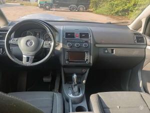 Grey Volkswagen Touran 2015 in Ukmerge, with an engine capacity of 2.00 L and mileage of 294 thousand km for 2500 €, photo 10 on AUTOMOTO.COM.LV