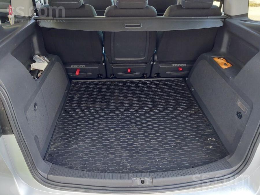 Pelēks Volkswagen Touran 2015 Rīga, ar dzinēja tilpumu 2.00 L un nobraukumu 322 tūkst. km par 7250 €, foto 14 vietnē AUTOMOTO.COM.LV