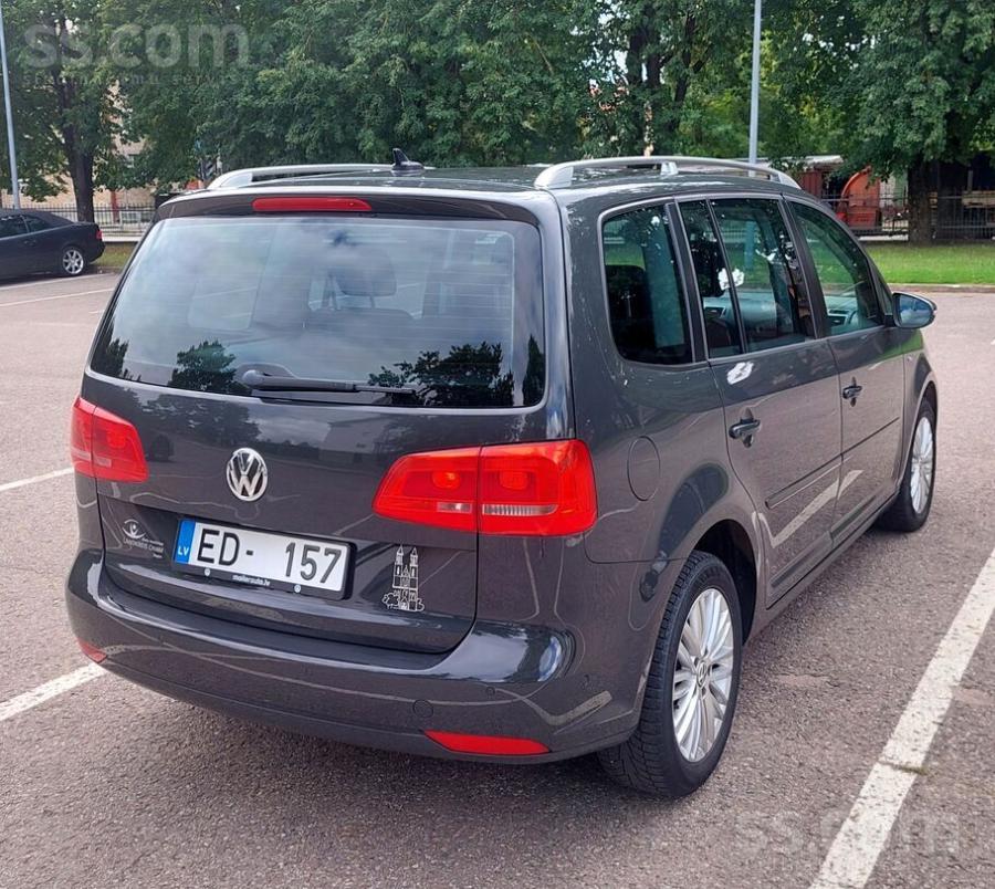 Pelēks Volkswagen Touran 2015 Jelgava, ar dzinēja tilpumu 2.00 L un nobraukumu 260 tūkst. km par 8900 €, foto 4 vietnē AUTOMOTO.COM.LV