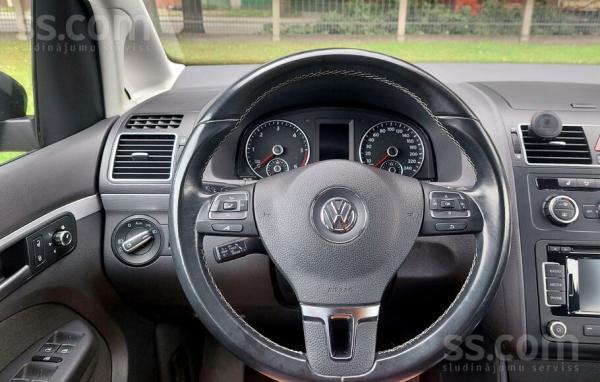 Pelēks Volkswagen Touran 2015 Jelgava, ar dzinēja tilpumu 2.00 L un nobraukumu 260 tūkst. km par 8900 €, foto 4 vietnē AUTOMOTO.COM.LV